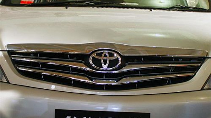 Toyota Innova 2004-2011 Images - Innova 2004-2011 Interior & Exterior ...