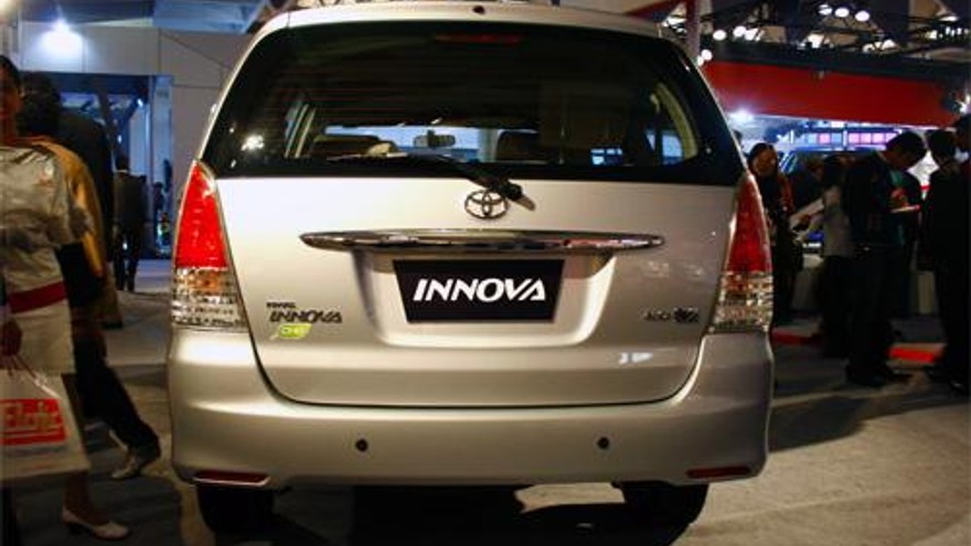 Toyota Innova 2004-2011 Images - Innova 2004-2011 Interior & Exterior ...