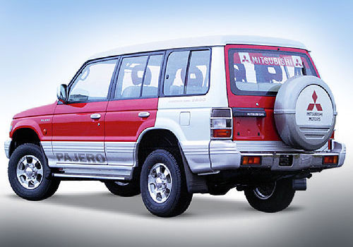 Mitsubishi Pajero with automatic transmission in March | CarDekho.com