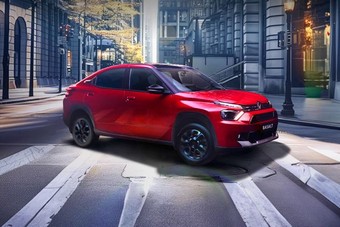 Renault Duster 2025 vs Citroen Basalt Comparison - Prices, Specs, Features