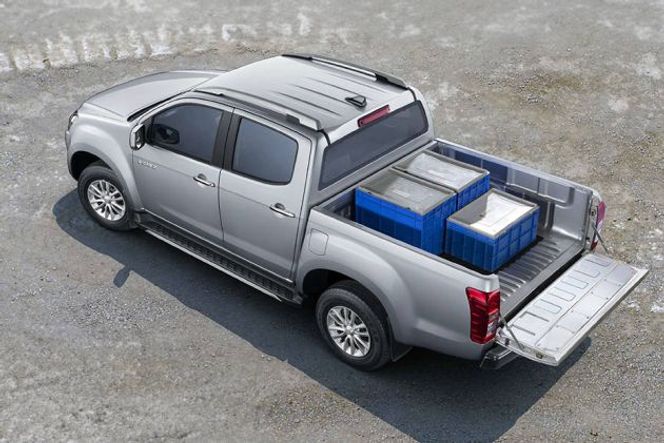 Isuzu S-CAB Z Price - Features, Images, Colours & Reviews