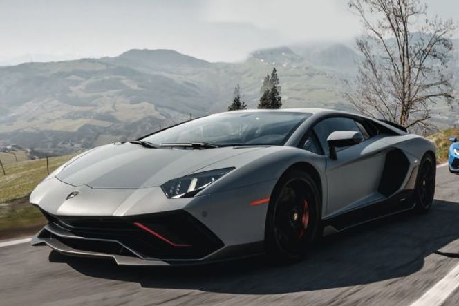 Lamborghini Aventador Price, Images, Mileage, Reviews, Specs