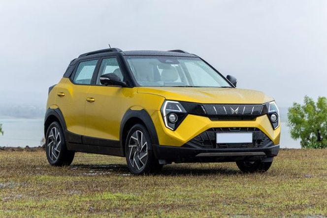 Mahindra XUV 3XO Price - Images, Colours & Reviews