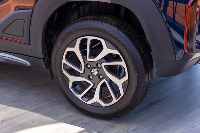 Maruti FRONX Price - Images, Colours & Reviews