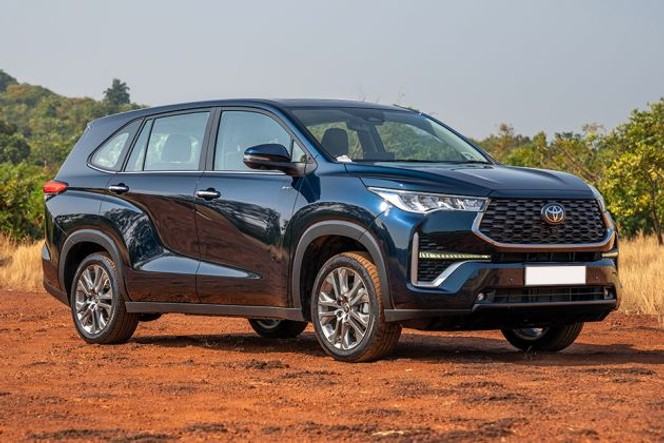 Toyota Innova Hycross Price - Features, Images, Colours & Reviews