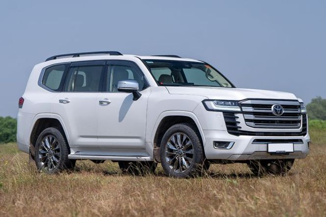 Toyota Land Cruiser 300 Price - Features, Images, Colours & Reviews
