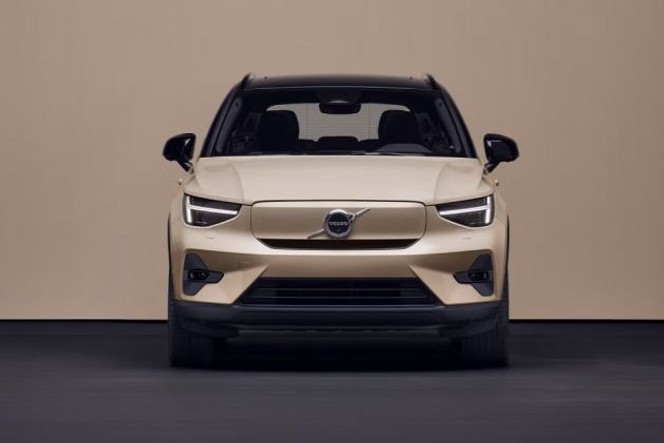 Volvo EX40 Price - Features, Images, Colours & Reviews