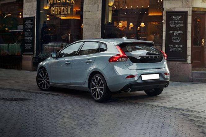 Volvo V40 Price, Images, Mileage, Reviews, Specs