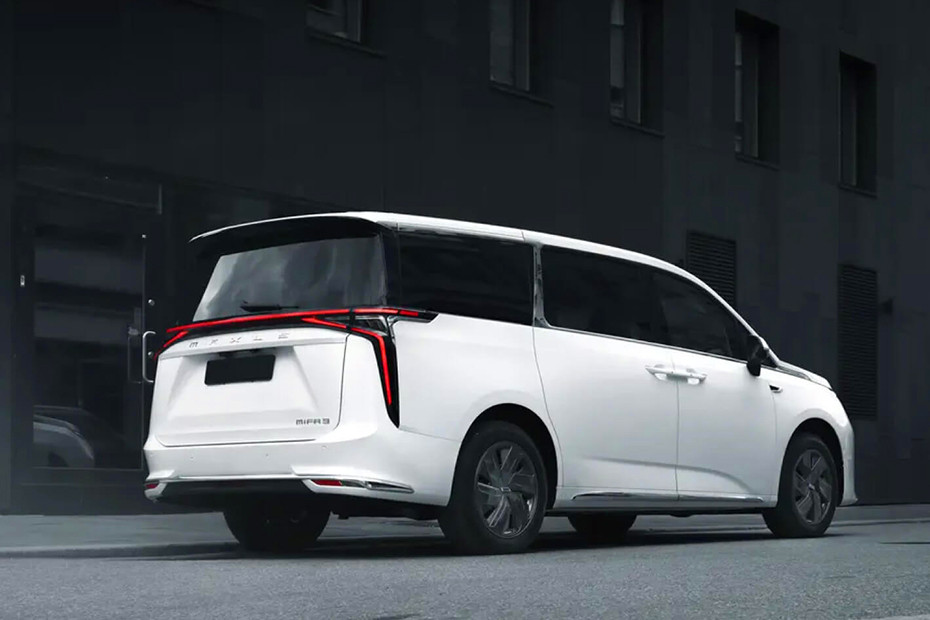 MG M9 Luxury Electric MPV To Debut At The Bharat Mobility Global Expo 2025 | CarDekho.com