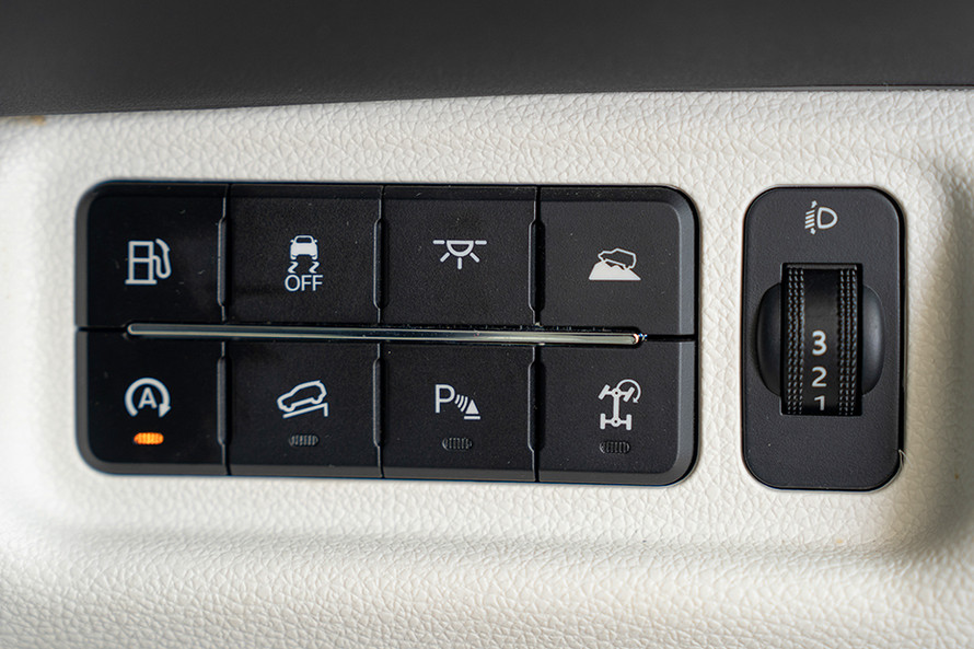 ಮಹೀಂದ್ರ ಥಾರ್‌ ರಾಕ್ಸ್‌ dashboard controls