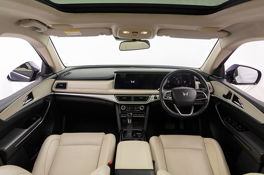Mahindra XUV700 Interior Images and Photos - CarDekho