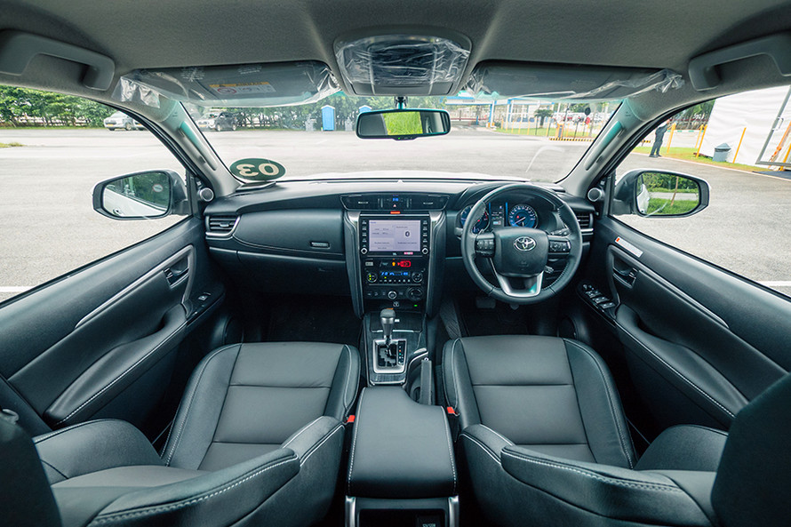 Toyota Fortuner Interior Images and Photos - CarDekho