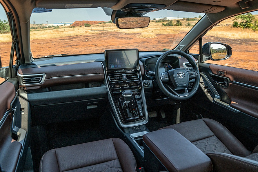Toyota Innova Hycross Interior Images and Photos - CarDekho