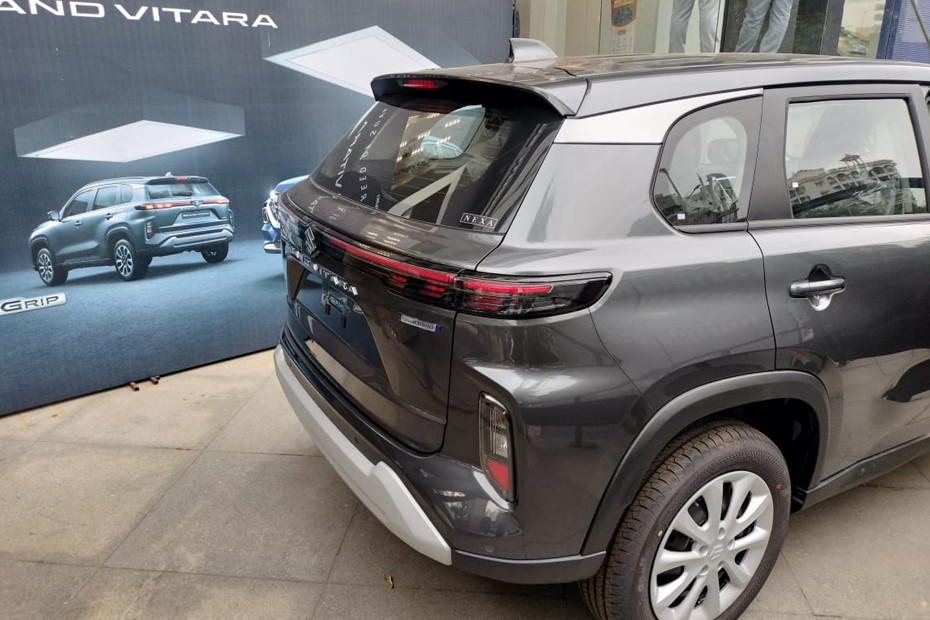 2022 Maruti Grand Vitara Base-spec Sigma Variant Detailed In Images ...