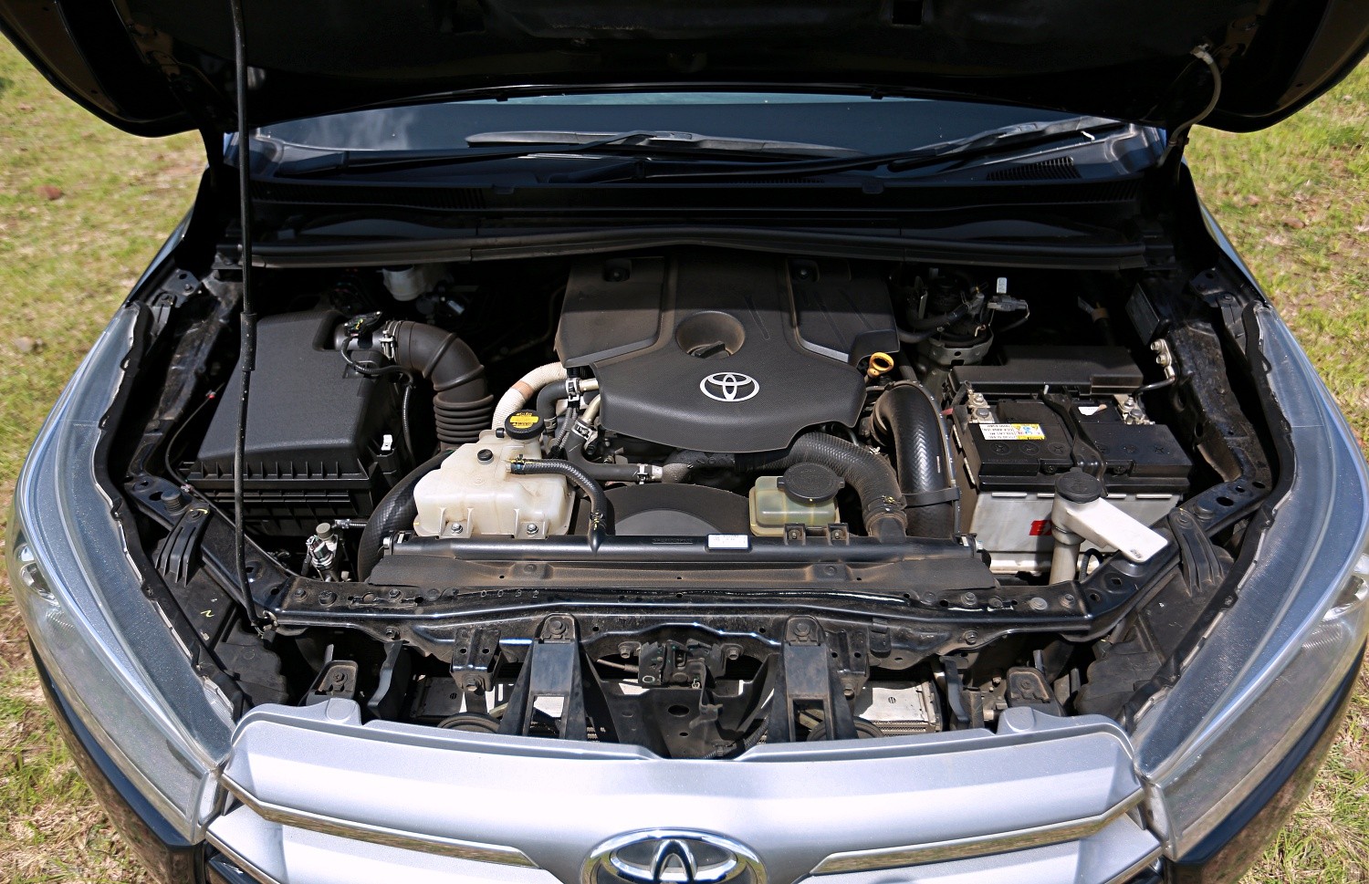 Toyota Innova Hycross To Be Revealed In India On November 25 | CarDekho.com