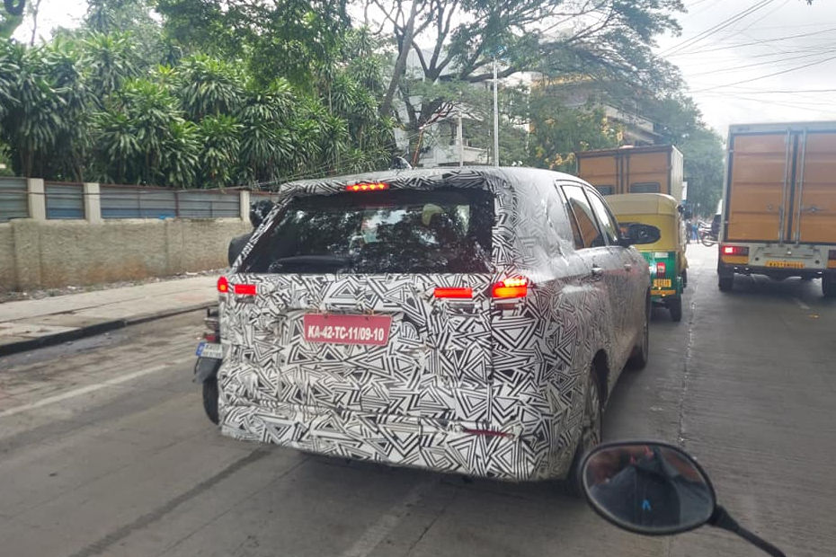 2022 Toyota Innova Hycross Interior And Panoramic Sunroof Spied ...