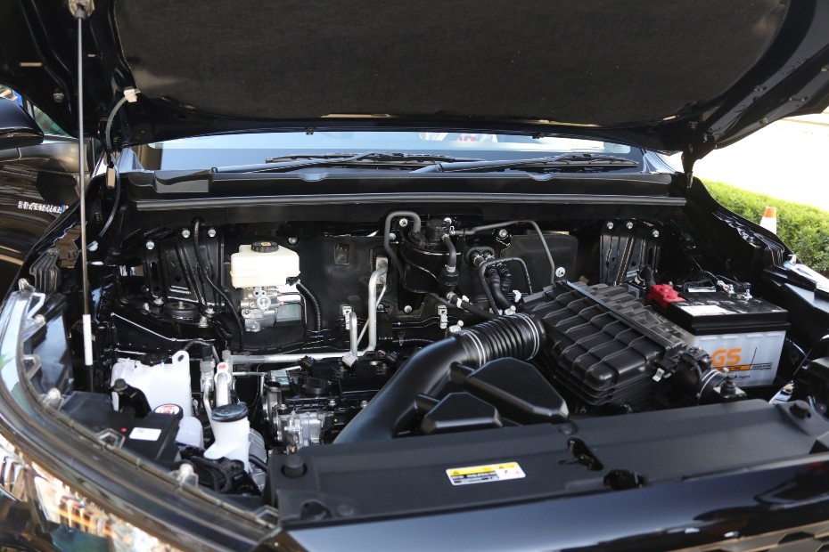 Old vs New: Toyota Innova Hycross Vs Innova Crysta In 30 Pics ...