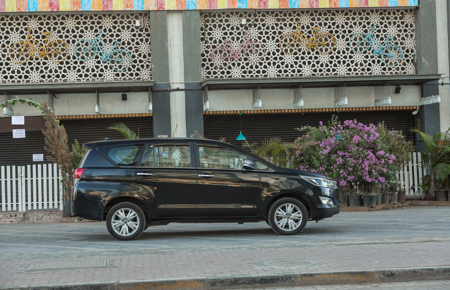 Old vs New: Toyota Innova Hycross Vs Innova Crysta In 30 Pics ...