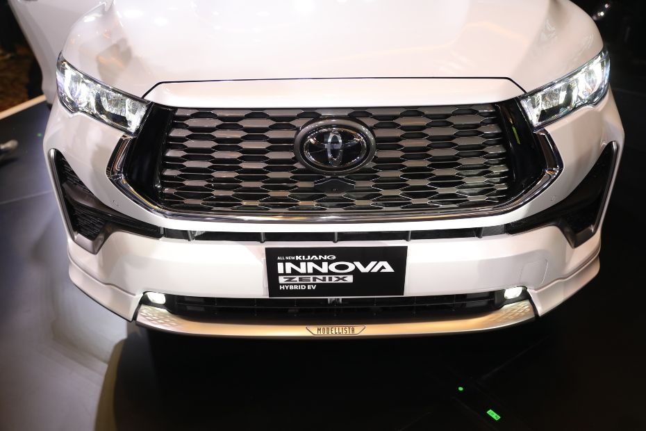 Old vs New: Toyota Innova Hycross Vs Innova Crysta In 30 Pics ...