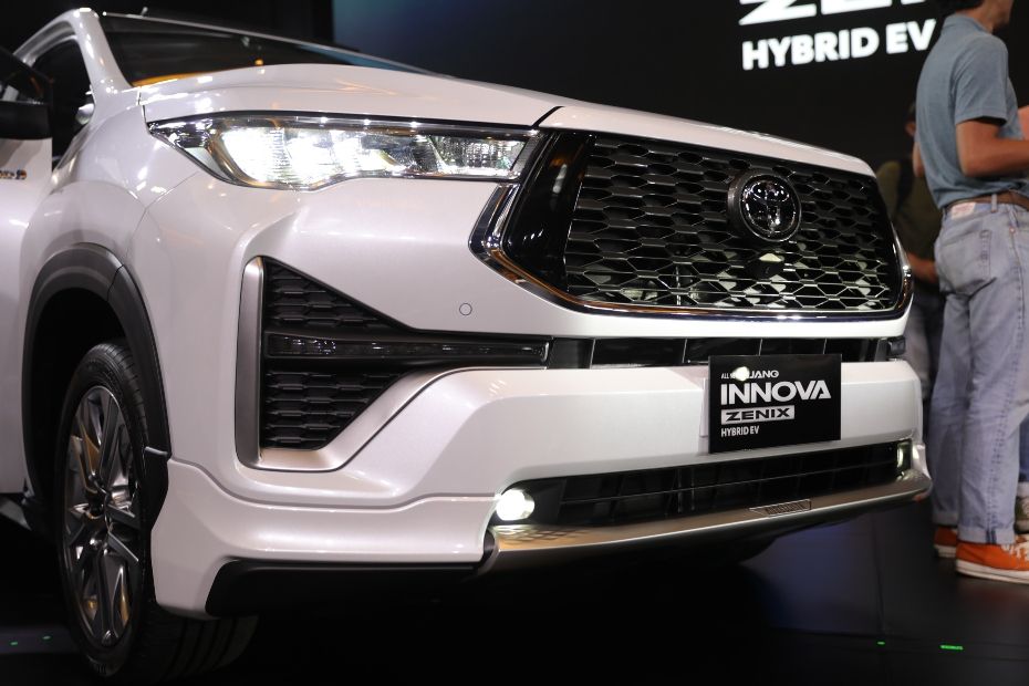 Old vs New: Toyota Innova Hycross Vs Innova Crysta In 30 Pics ...