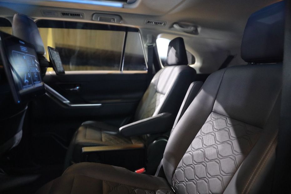 Toyota Innova Hycross To Debut Tomorrow | CarDekho.com