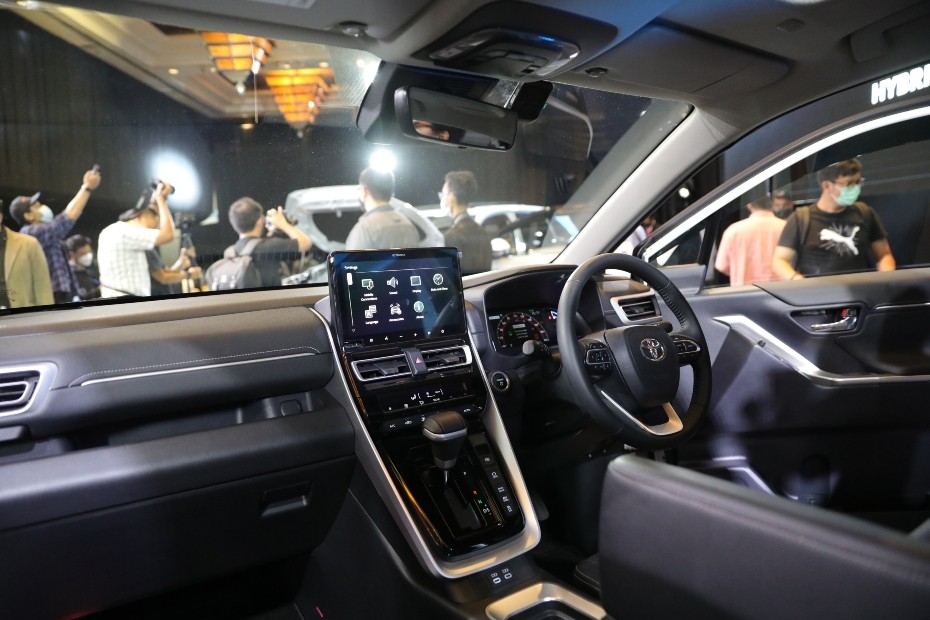 Toyota Innova Hycross Vs Innova Crysta - Engines, Dimensions, And ...