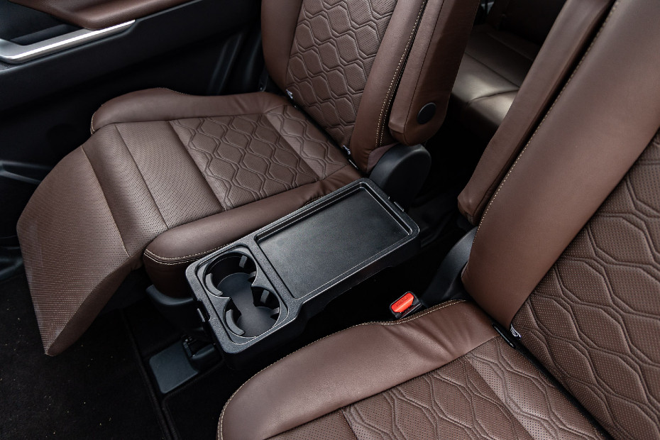 Toyota Innova Hycross Price - Features, Images, Colours & Reviews