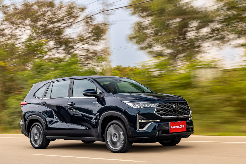 Toyota Innova Crysta vs Hycross: Price Comparison | CarDekho.com