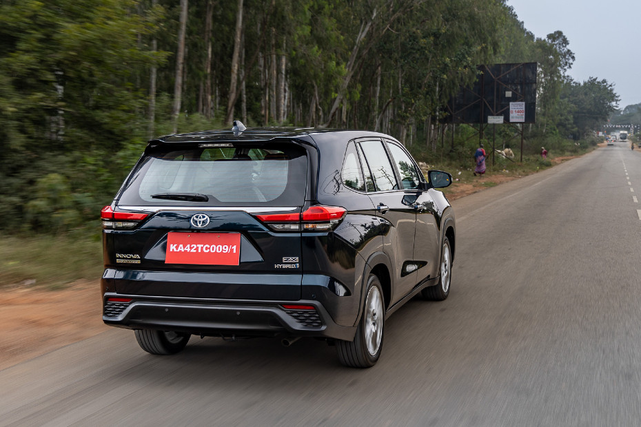 Toyota Innova Hycross Price - Features, Images, Colours & Reviews