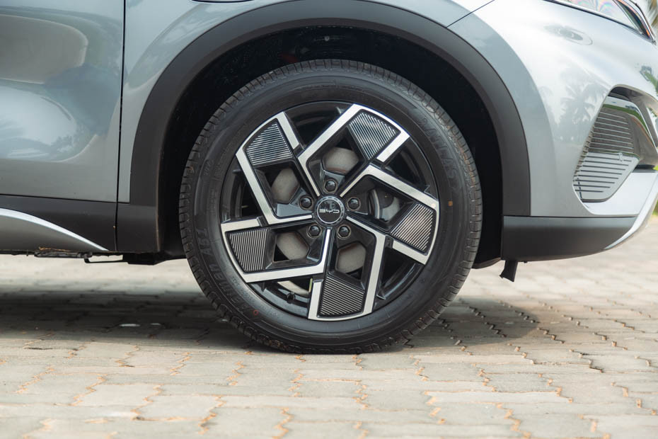 BYD Atto 3 Price - Features, Images, Colours & Reviews