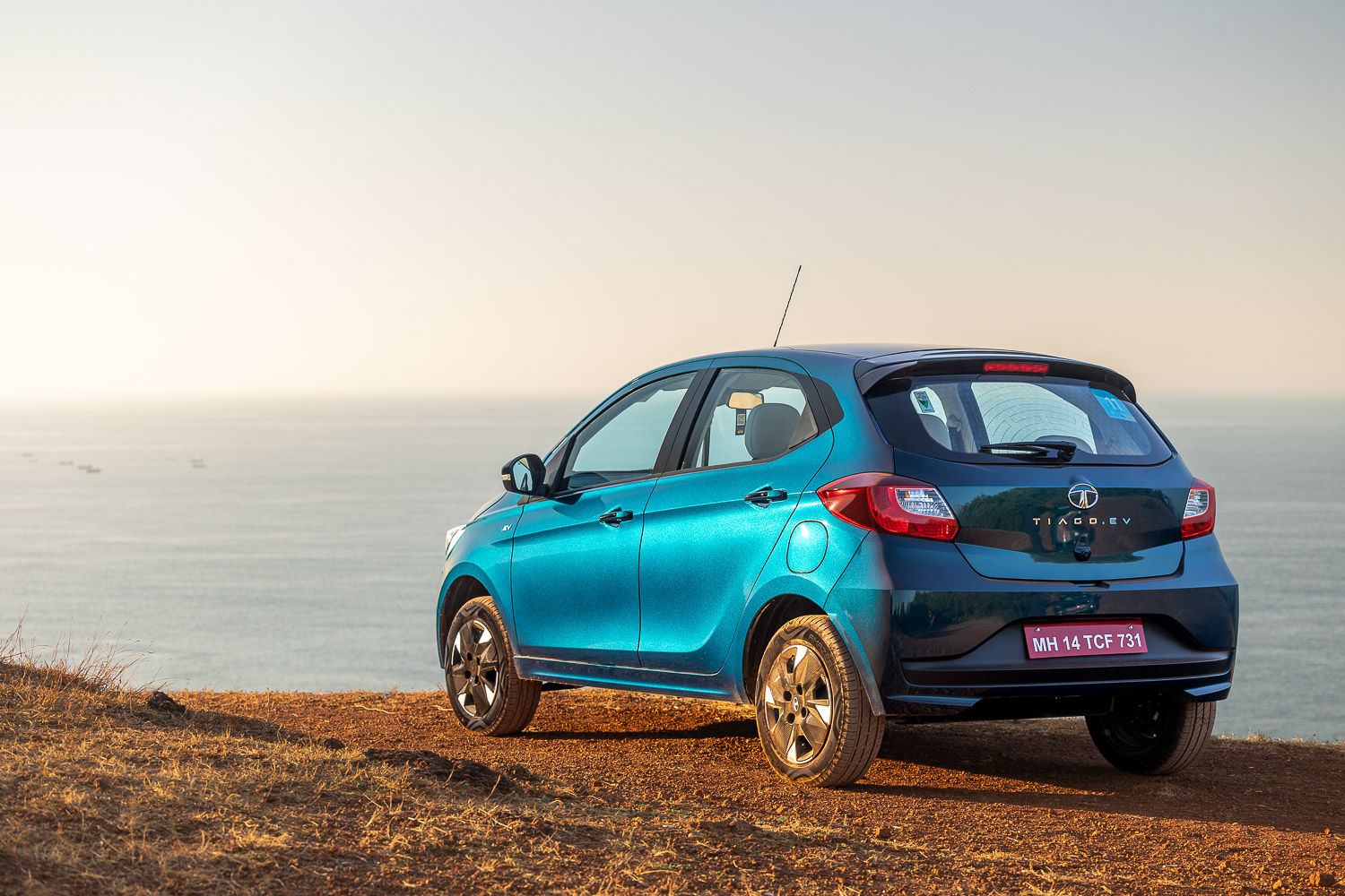 Tata Punch EV Smart Plus vs Tata Tiago EV XZ Plus Tech Lux Long Range ...