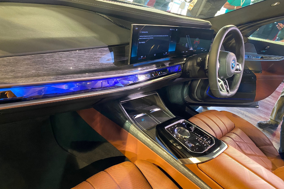 BMW 7 Series 740d M Sport & i7 M70 xDrive Launched In India | CarDekho.com