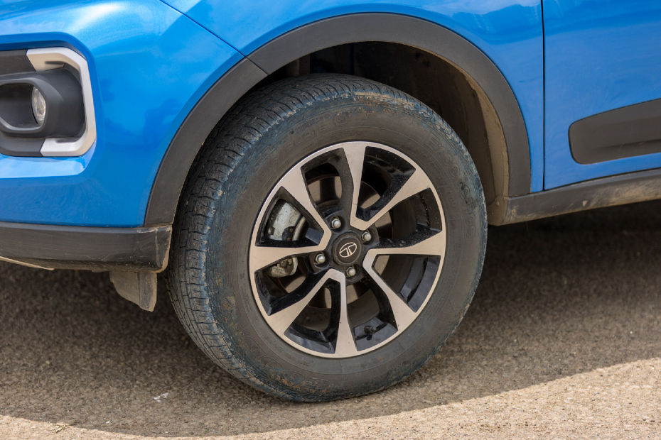 Maruti Fronx vs Tata Nexon Detailed In 16 Images | CarDekho.com