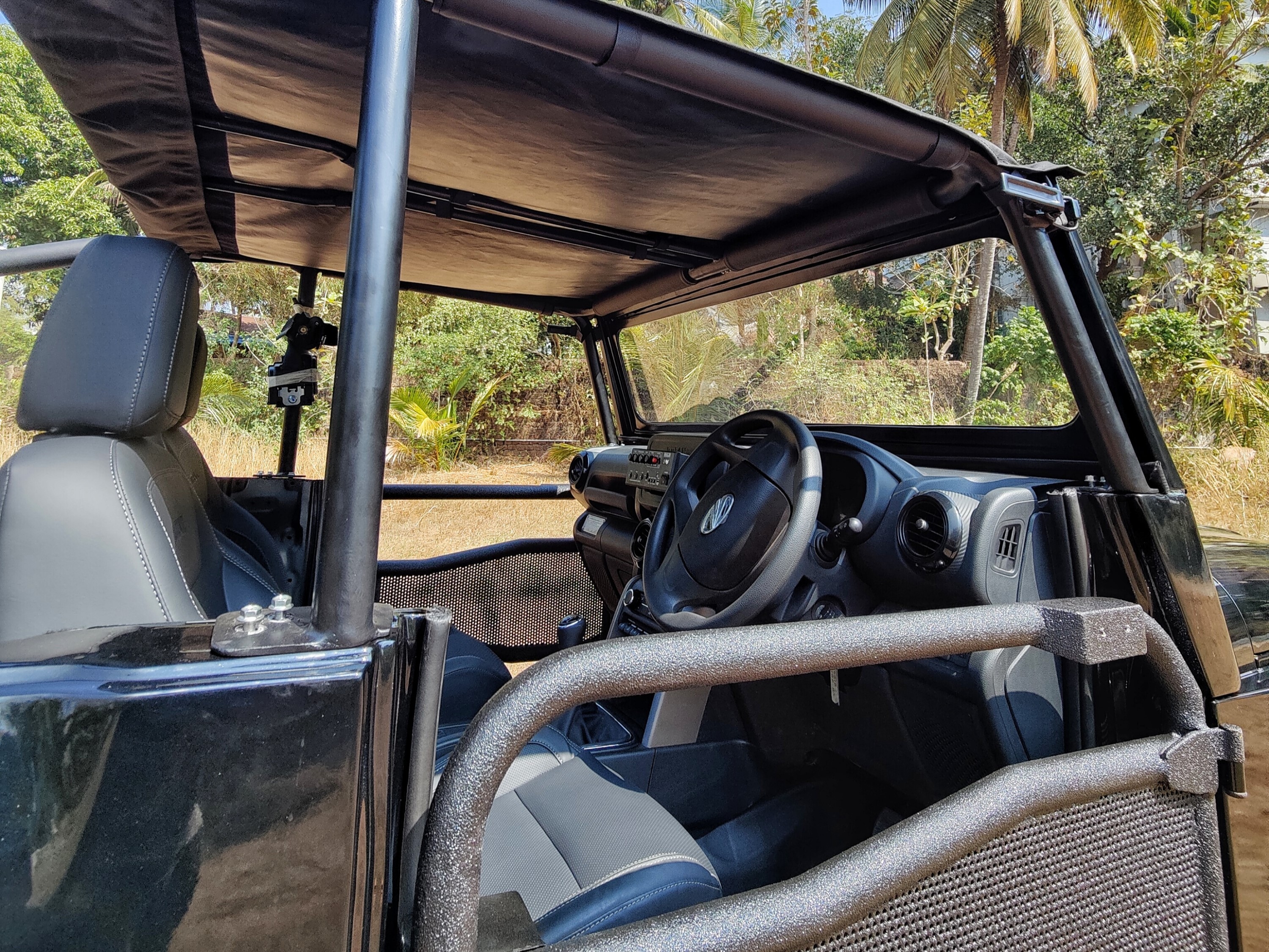 India’s First Mahindra Thar With Chopped Roof Looks Like Vintage-era ...