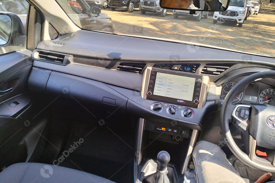 Toyota Innova Crysta vs Hycross: Price Comparison | CarDekho.com