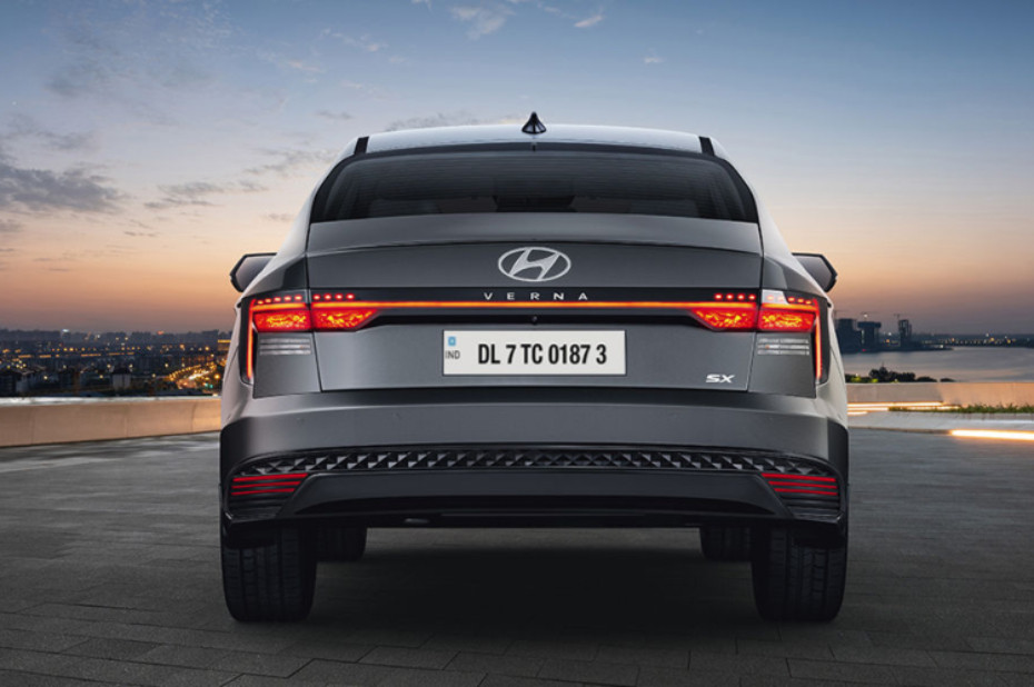 Hyundai Verna 2023 Variant-Wise Features Detailed | CarDekho.com