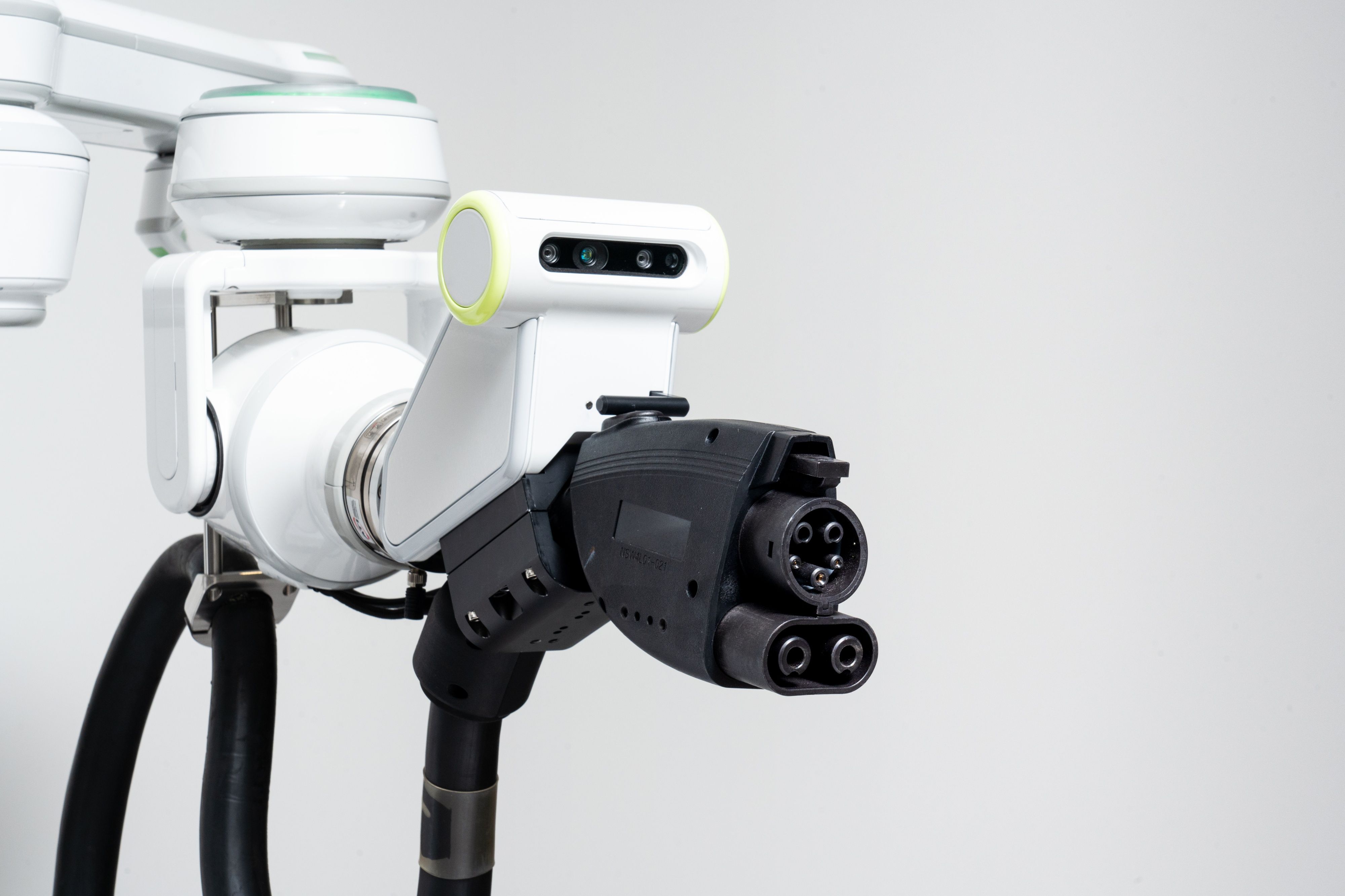 Hyundai Has Developed An Automatic Charging Robot Arm , Aims To Make ...