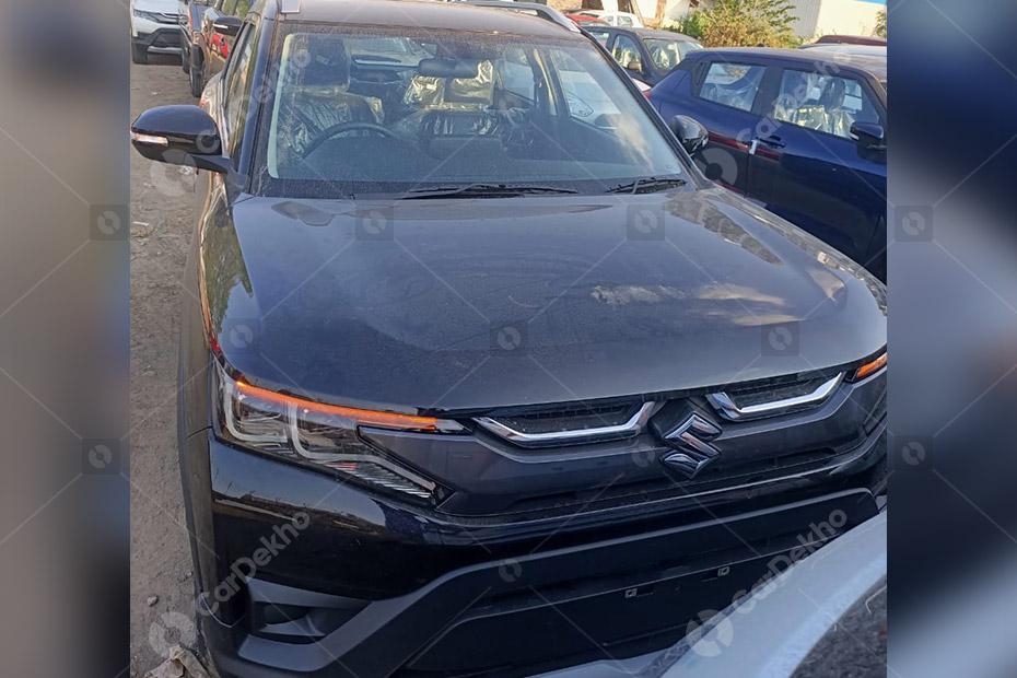 Maruti Brezza Black Edition Explained In 7 Images | CarDekho.com