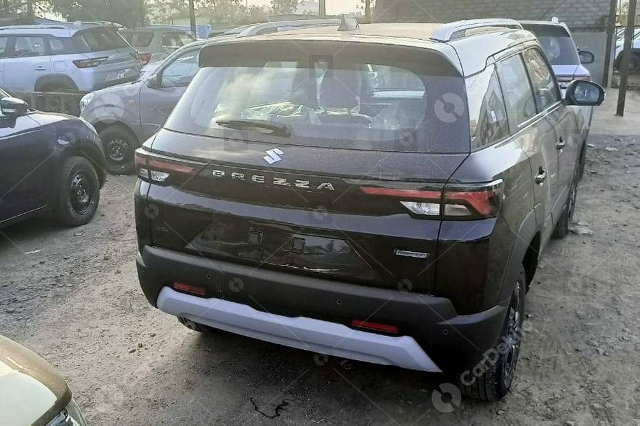 Maruti Brezza Black Edition Explained In 7 Images | CarDekho.com