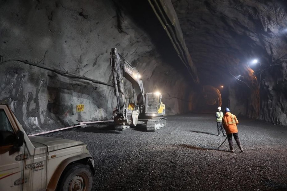 Nitin Gadkari Pays Visit To Zojila Tunnel In J&K, To Be India’s Longest ...