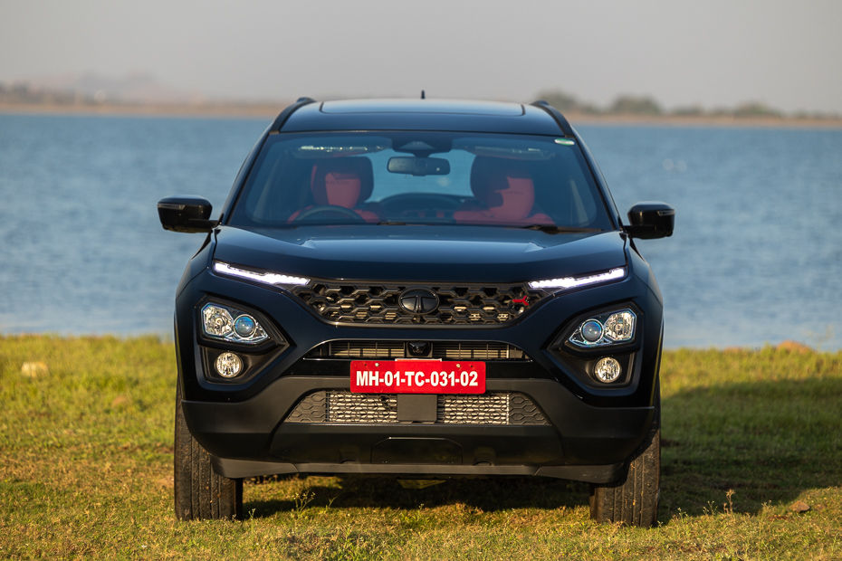 Toyota Innova Hycross vs Tata Safari: Space And Practicality Comparison ...