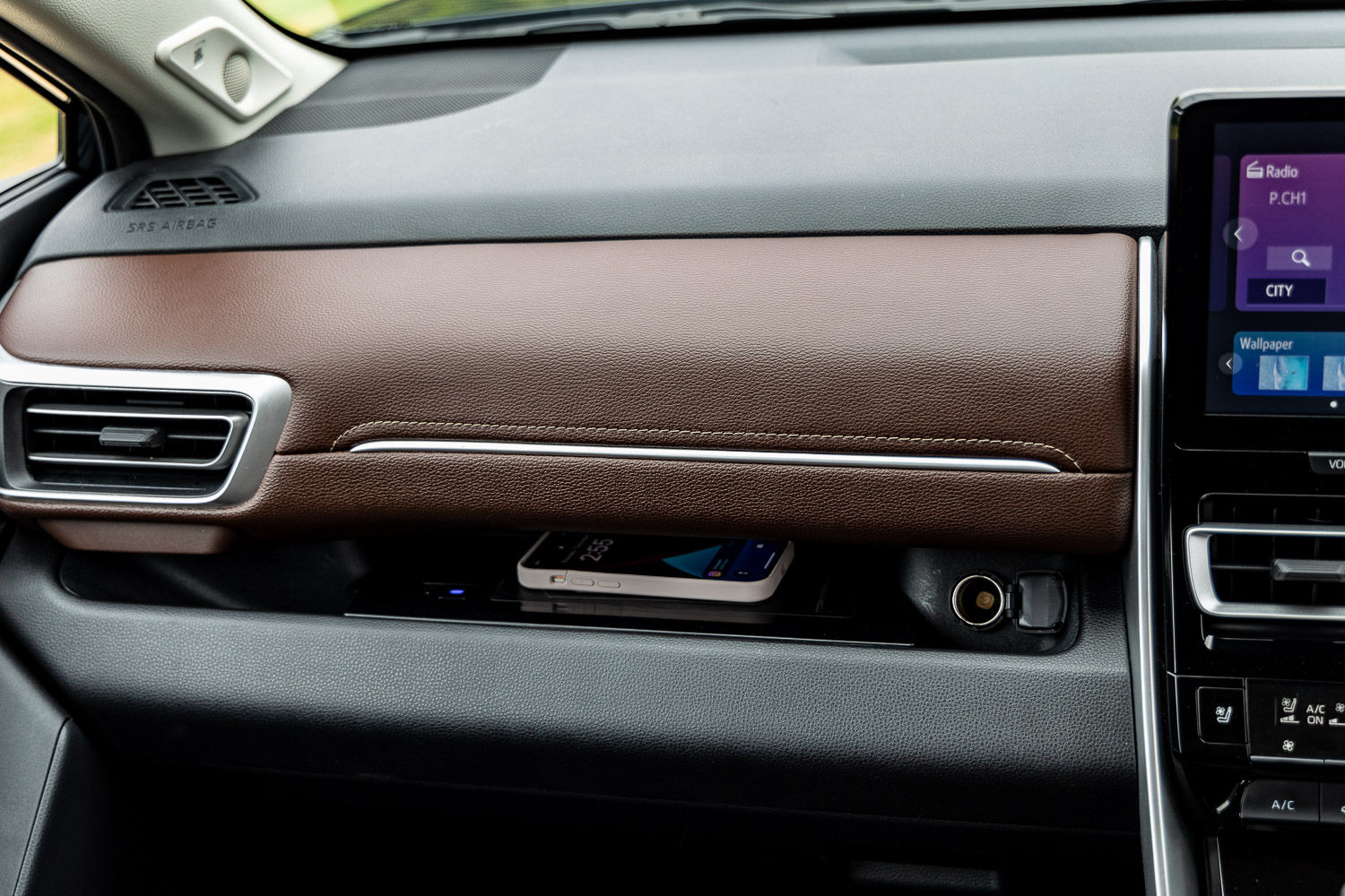 Toyota Innova Hycross vs Tata Safari: Space And Practicality Comparison ...
