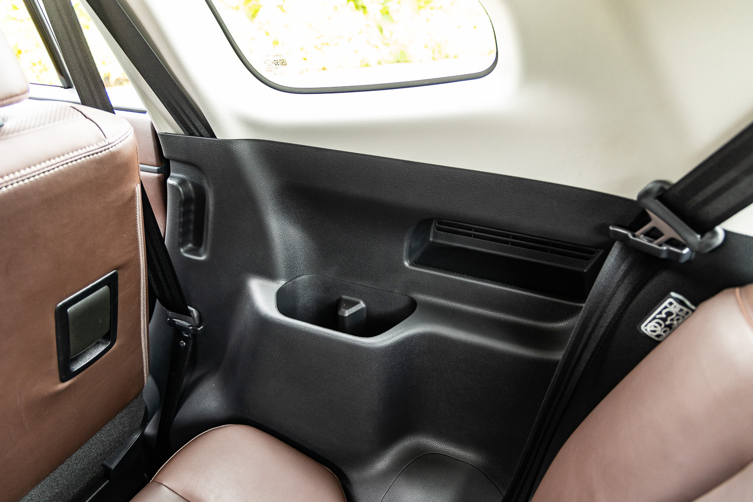 Toyota Innova Hycross vs Tata Safari: Space And Practicality Comparison ...