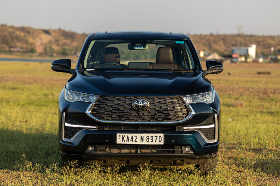 Toyota Innova Hycross vs Tata Safari: Space And Practicality Comparison ...