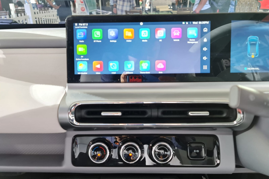 MG Comet EV Interior Detailed In 7 Pics | CarDekho.com