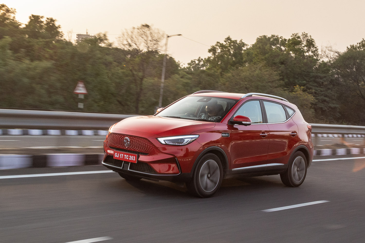 10 Best EVs With Highest Range In The Market | CarDekho.com