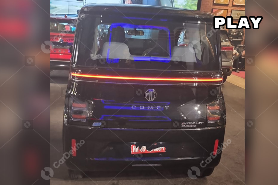 MG Comet EV Base-spec Pace And Mid-spec Play Variants Detailed In 10 Images | CarDekho.com