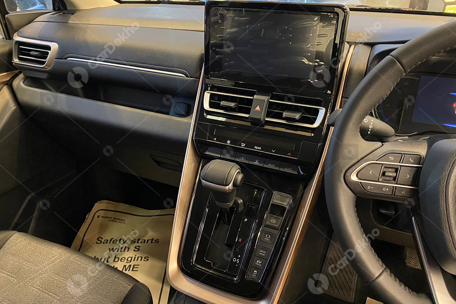 Maruti Invicto Zeta+ Variant Detailed In 10 Images | CarDekho.com