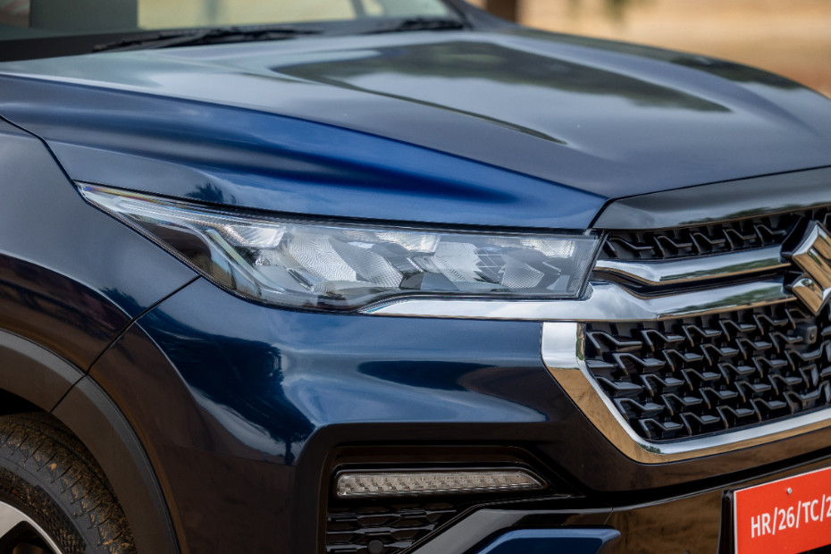 Maruti Invicto Interior And Exterior Detailed In 20 Images | CarDekho.com