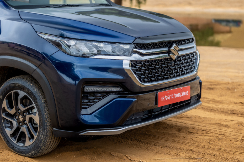 Maruti Invicto Interior And Exterior Detailed In 20 Images | CarDekho.com